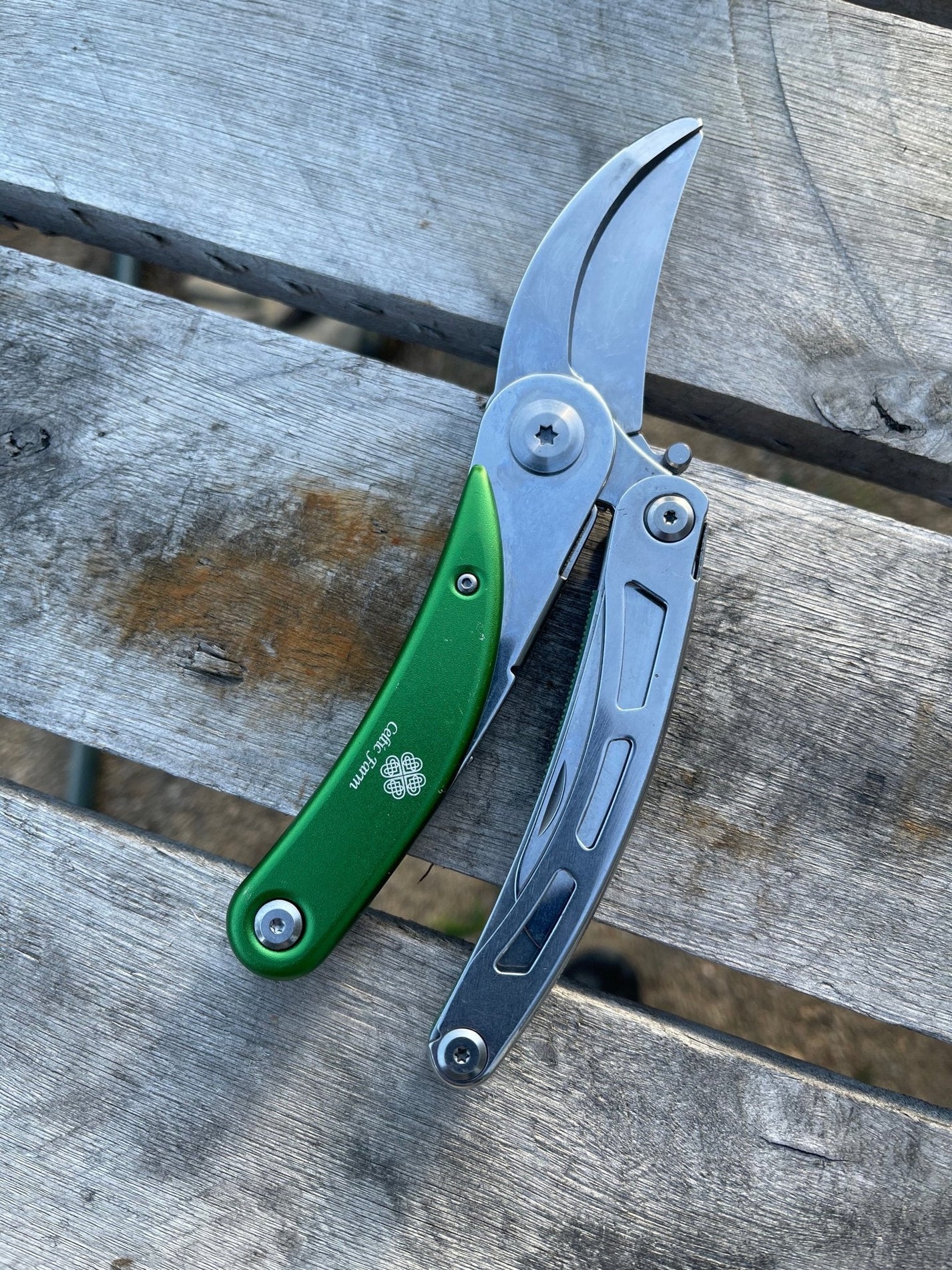 Gardener's Multi-Tool - 4-In-1 Garden Tool (Pruner, Saw, Propagation K ...